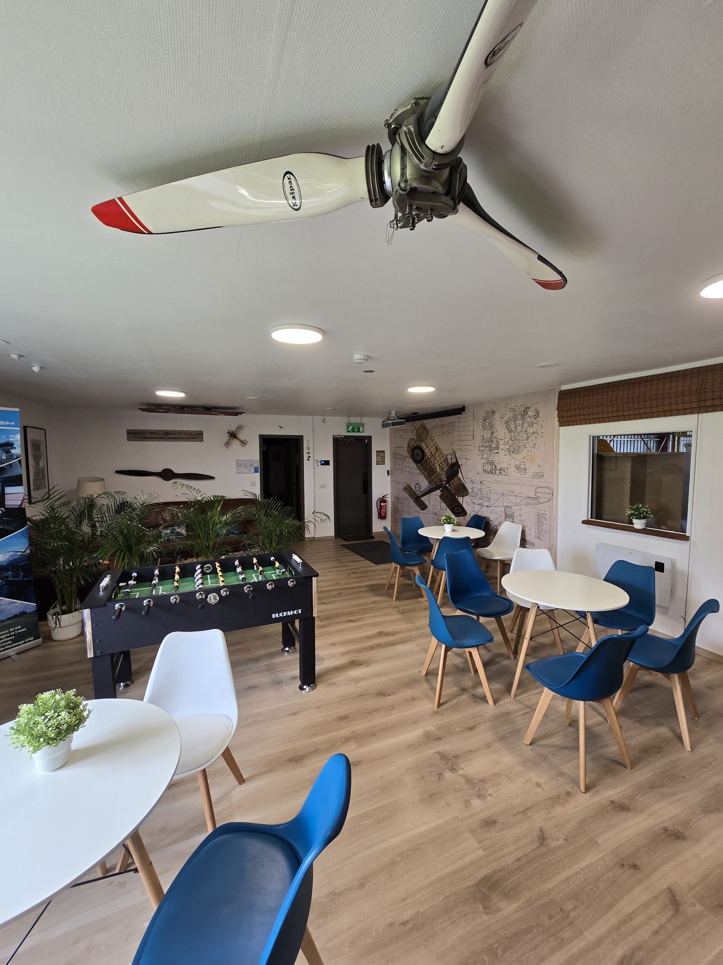 Le Pilot Lounge d’ABC Flight ULM est un espace confortable et professi