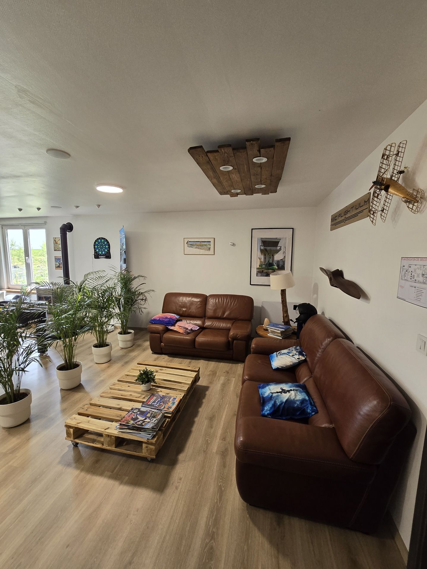 Le Pilot Lounge d’ABC Flight ULM est un espace confortable et professi